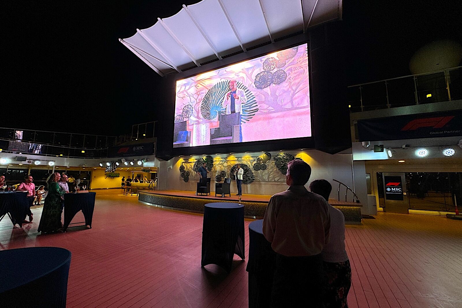 在阿布扎比F1大奖赛期间住在豪华游轮上是什么感觉 – Elutour 旅行志