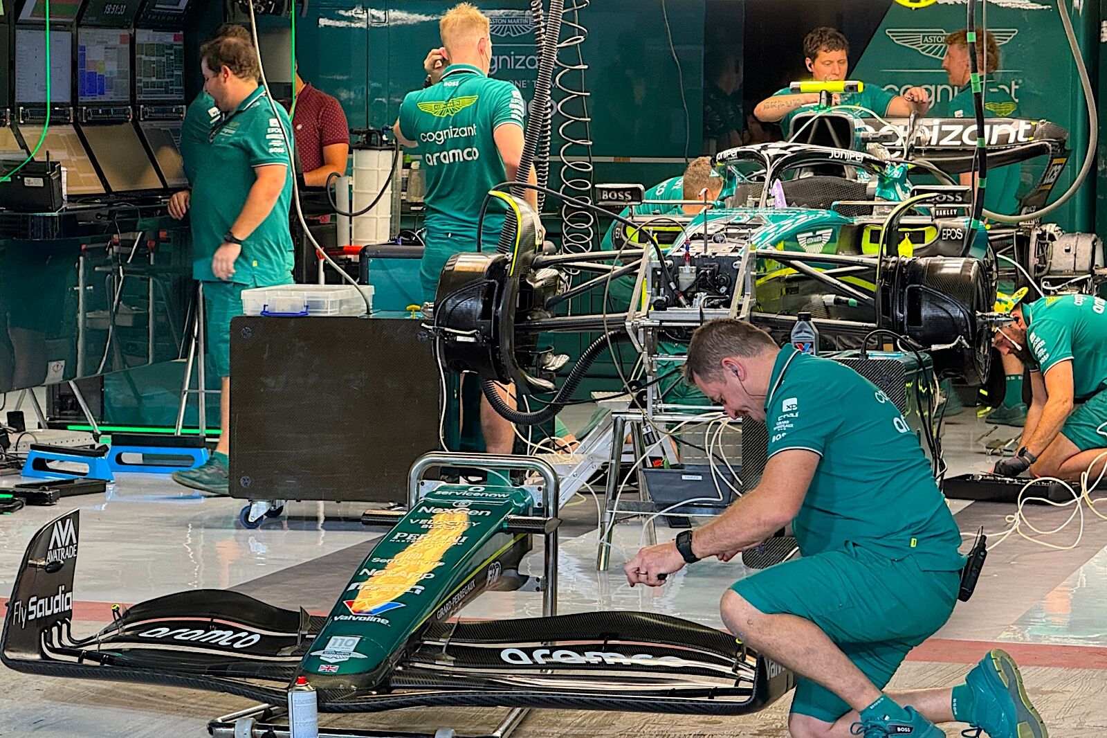 在阿布扎比F1大奖赛期间住在豪华游轮上是什么感觉 – Elutour 旅行志