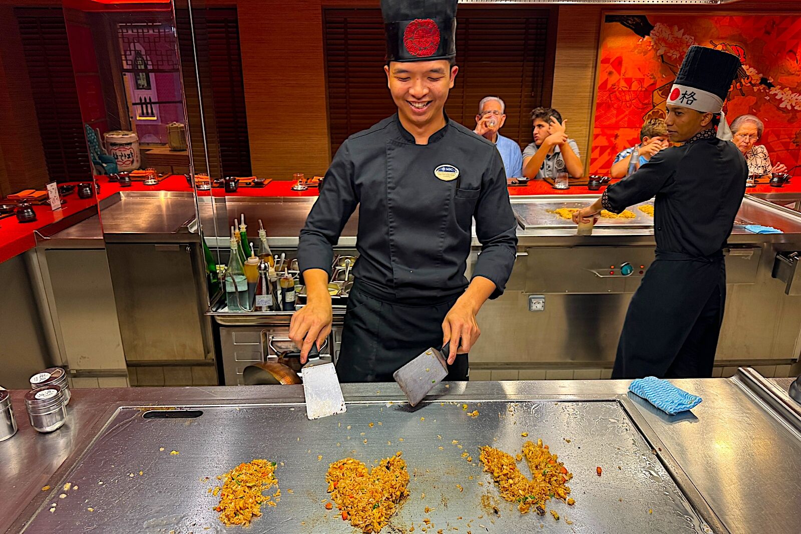 在阿布扎比F1大奖赛期间住在豪华游轮上是什么感觉 – Elutour 旅行志