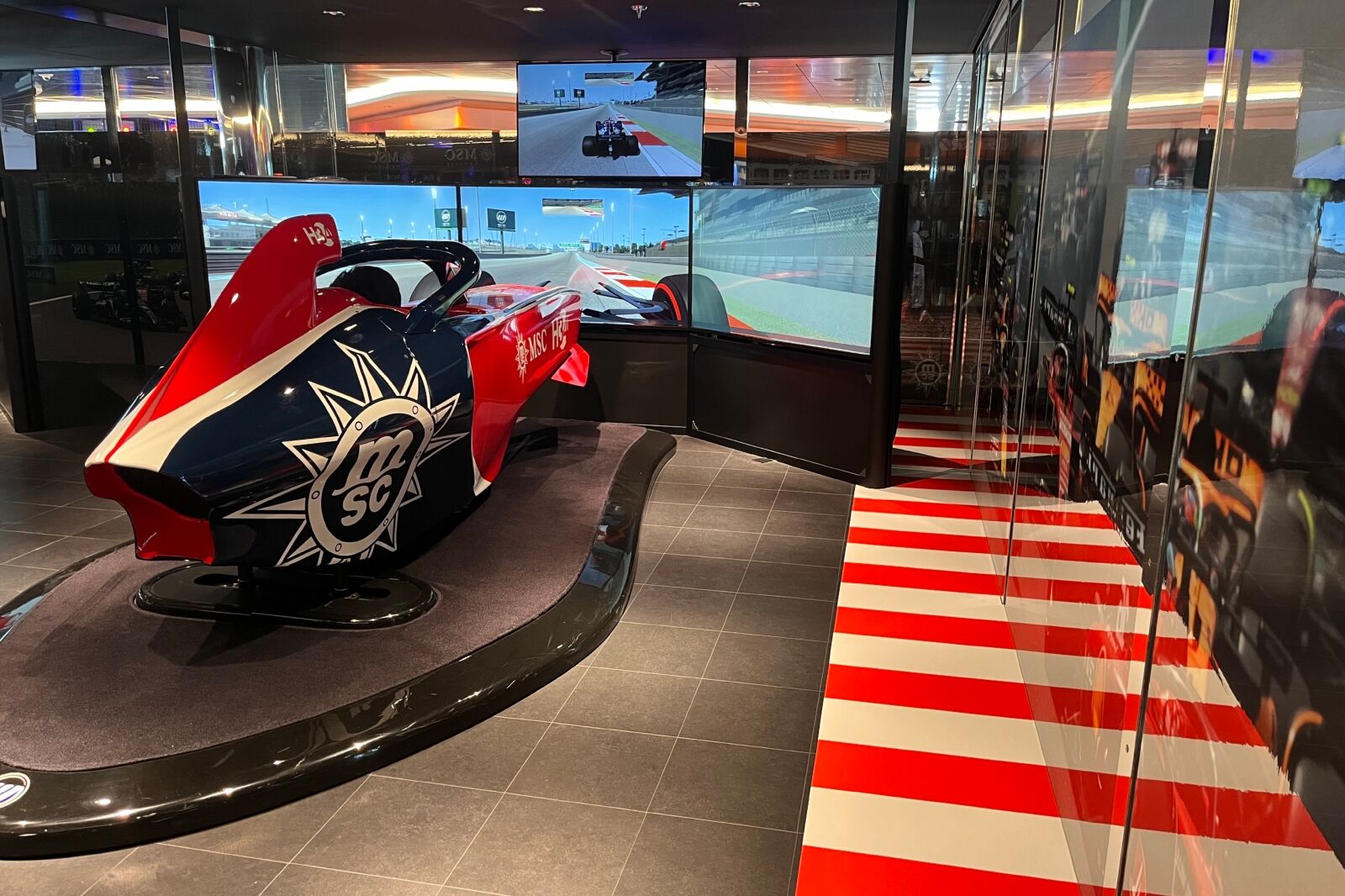 在阿布扎比F1大奖赛期间住在豪华游轮上是什么感觉 – Elutour 旅行志