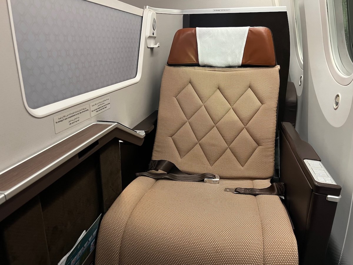 阿曼航空 787 商务舱体验 – Elutour 旅行志