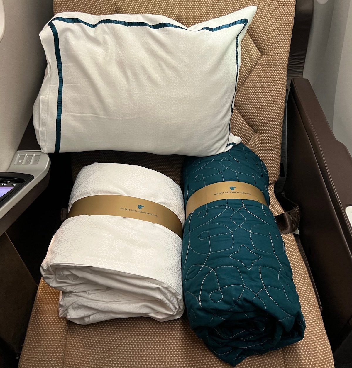 阿曼航空 787 商务舱体验 – Elutour 旅行志