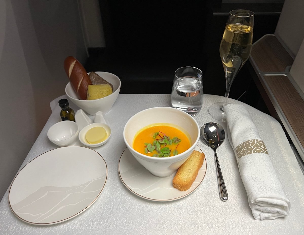 阿曼航空 787 商务舱体验 – Elutour 旅行志