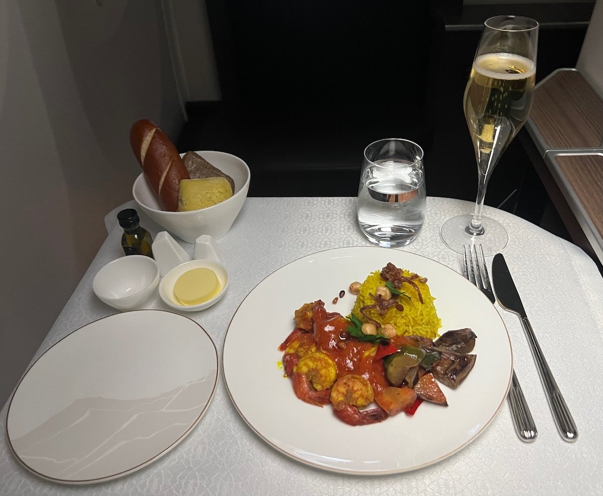 阿曼航空 787 商务舱体验 – Elutour 旅行志